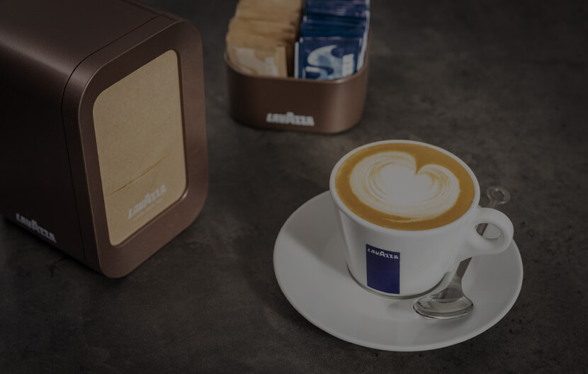 Latte Art: a guide for beginners, what is it and how to do it | Lavazza